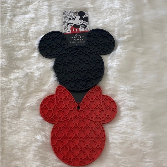 Disney | Kitchen | Disney Mickey And Minnie Mouse Silicon Set Trivet ...